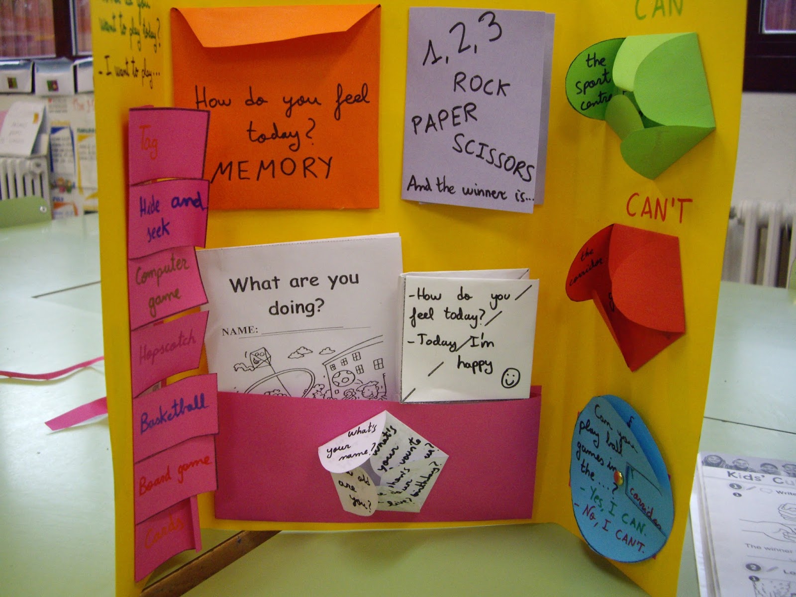 LEARNING TOGETHER: Photos: Playing with our first Lapbook!