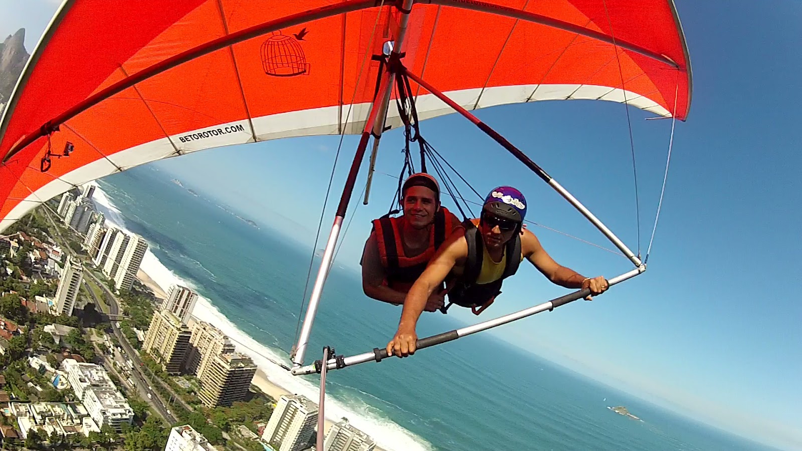 Voo duplo Rio de Janeiro: Parapente e asa delta em harmonia
