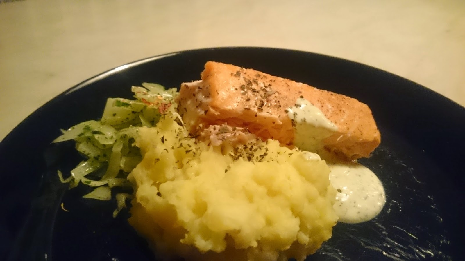 Bra mat i vardagen: Lax med potatismos och kålsallad