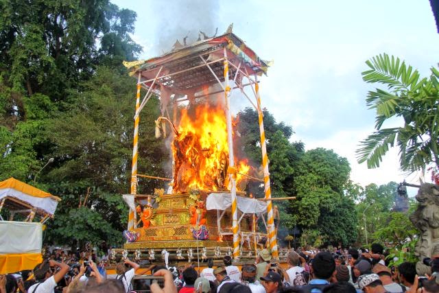 World's Unique Burial: Fire Burial - Bali
