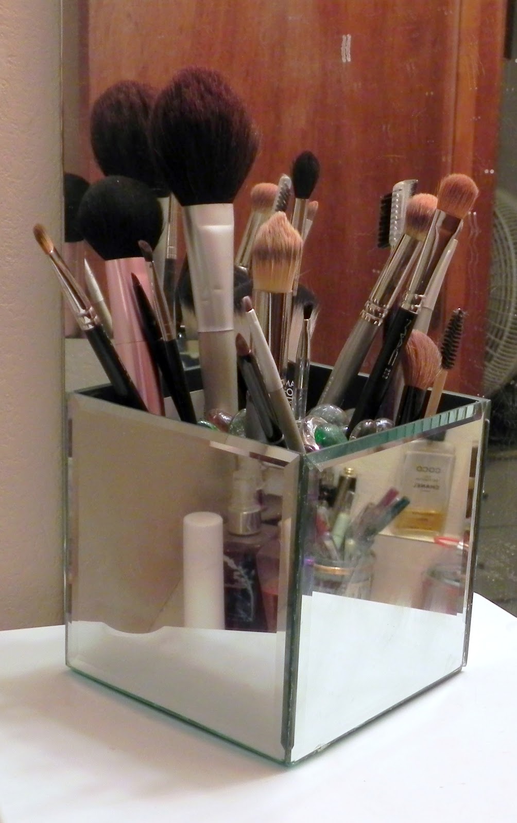 Smart n Snazzy: 12 DIYs of Christmas ~ Day 4 ~ DIY Mirrored Cube Container