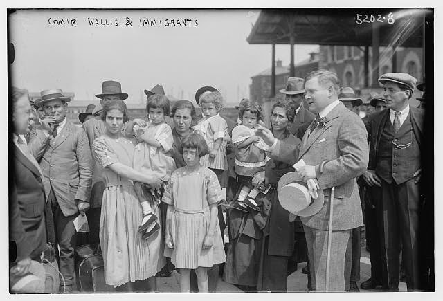 41 Rare Vintage Photographs of Ellis Island Immigration in the Early ...