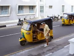 TAMIZ VASAM NIRINTHA "KAVINCHAN KALLI CHEDI"