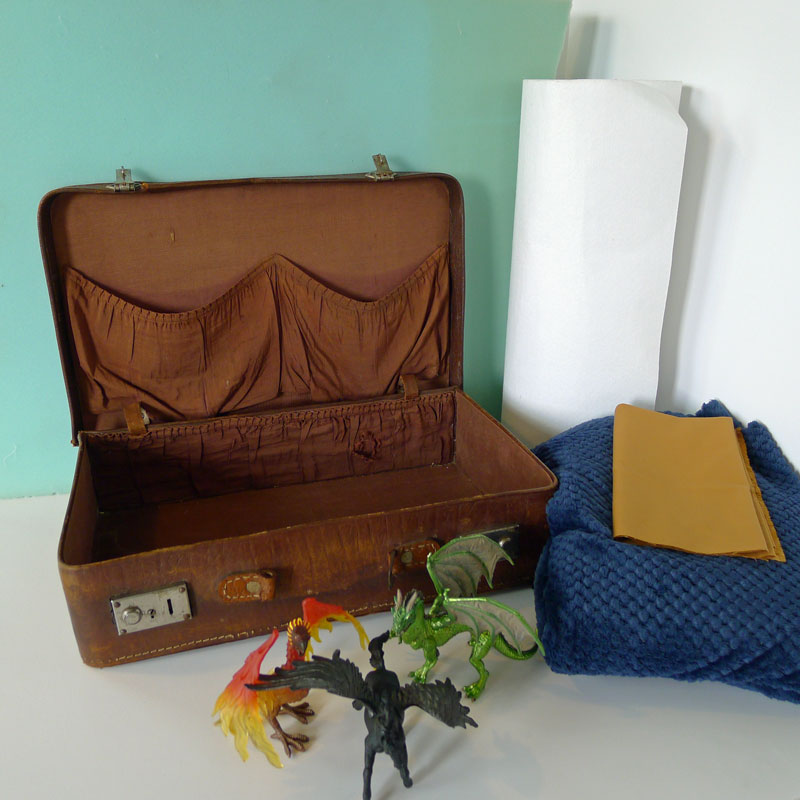 Pieces by Polly: How to Make Newt Scamander's Magical Case