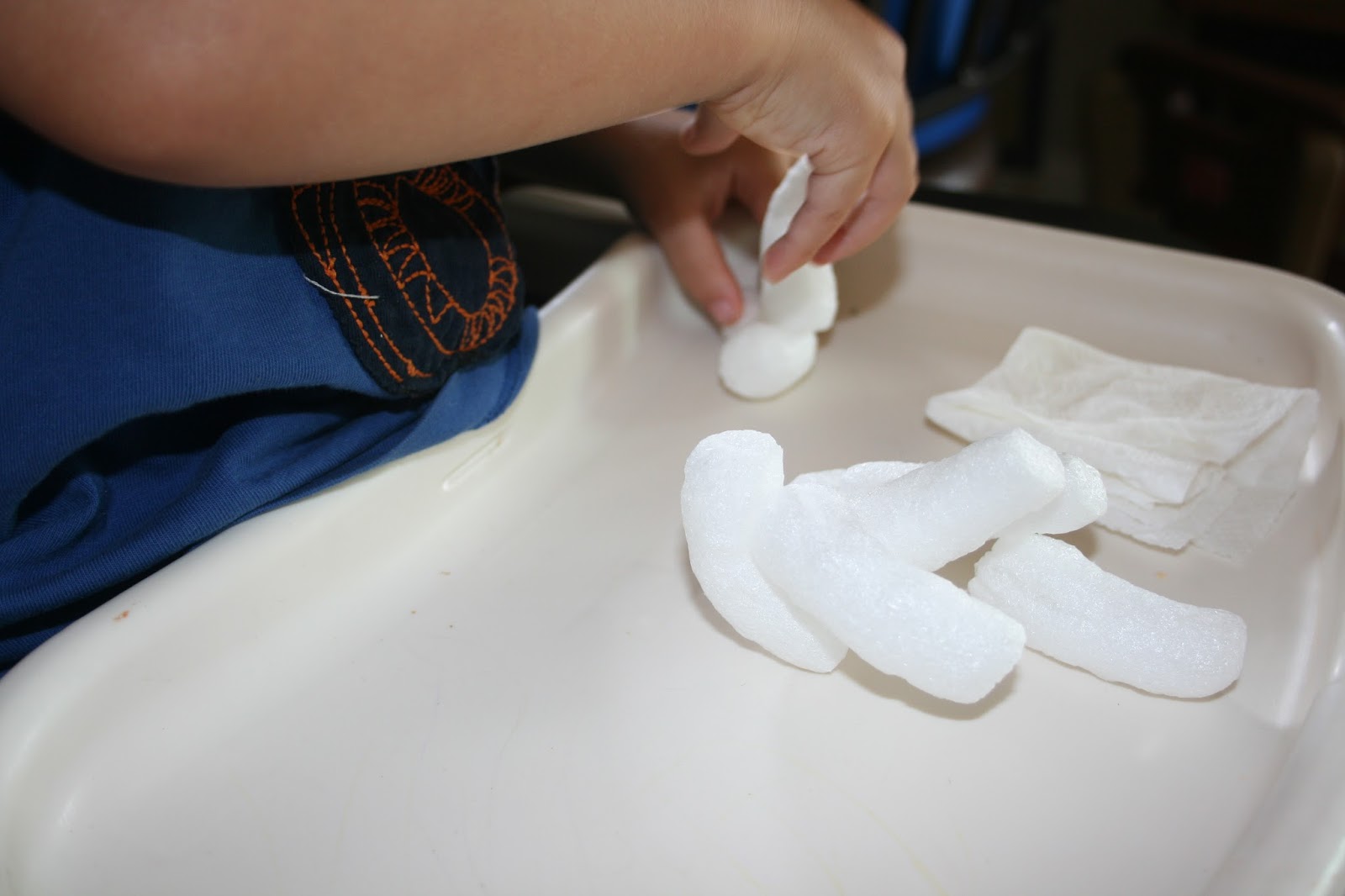 Miss Mom-vocate: Sensory Play - Biodegradable Packing Peanuts