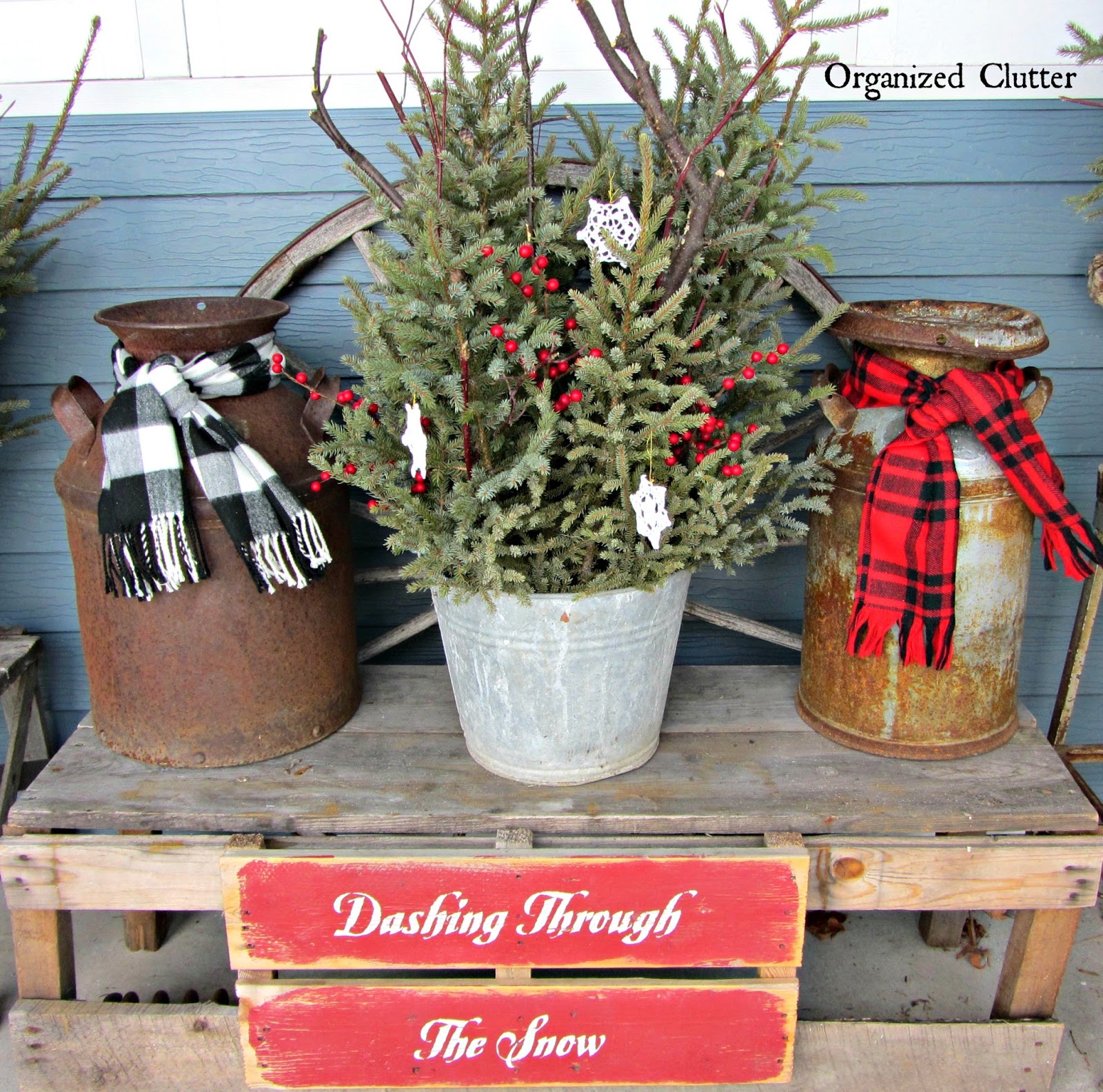 JUNKERS UNITE With An Outdoor Rustic Christmas Vignette - Organized Clutter