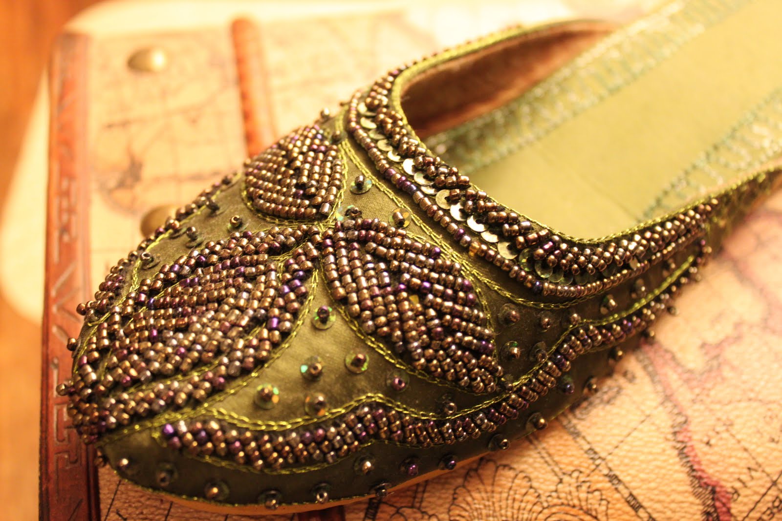 Leigh Garcia Hortaleza: Middle Eastern shoes(Khussa)