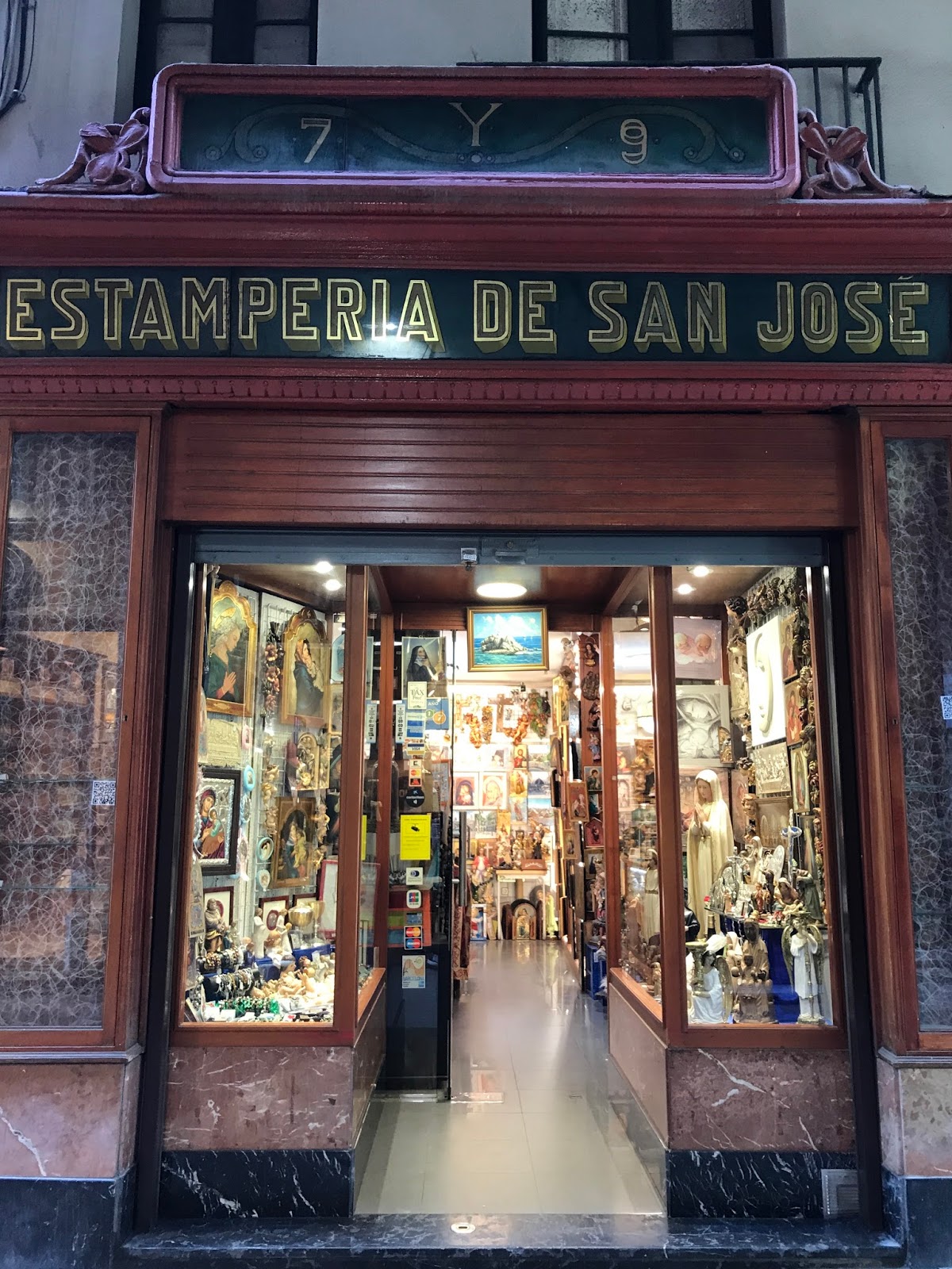 Exploring Barcelona's Gothic Quarter & Las Ramblas - COFFEE, CAKES ...