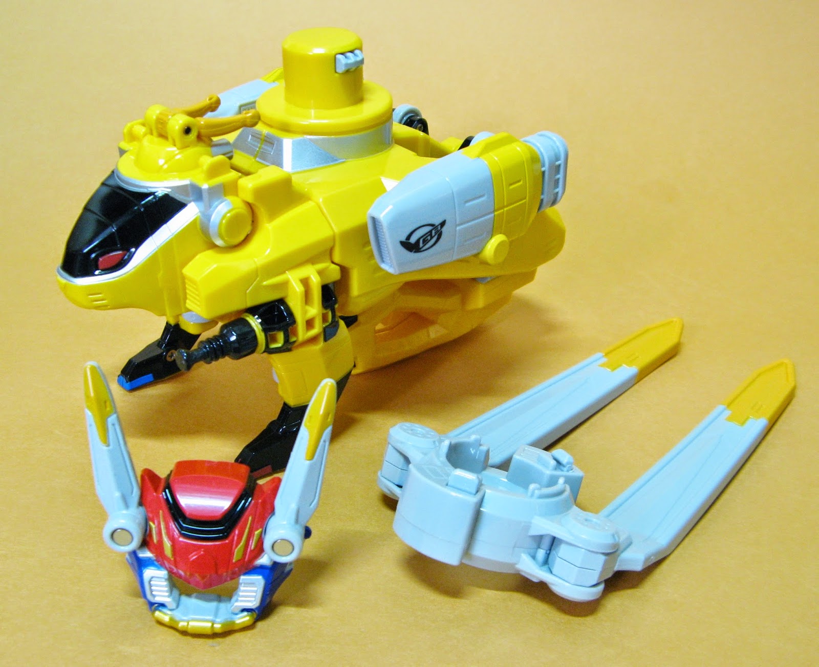 特命戰隊GO BUSTERS特命者DX GT-02 GORILLA & RH-03 RABBIT金剛戰車和獵兔直升機