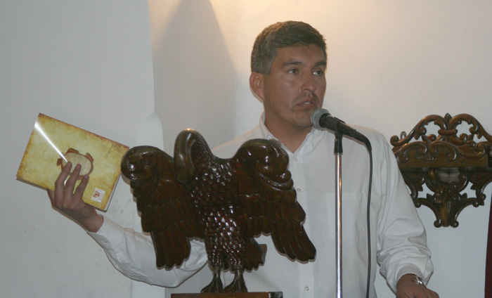 expresión: BENJAMÍN TORRES PRESENTÓ SU NUEVO LIBRO SOBRE LA VIDA DEL ...