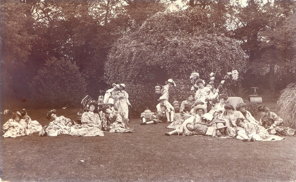 20 Vintage Photographs of Fashion and Costume from the 1910s ~ Vintage ...