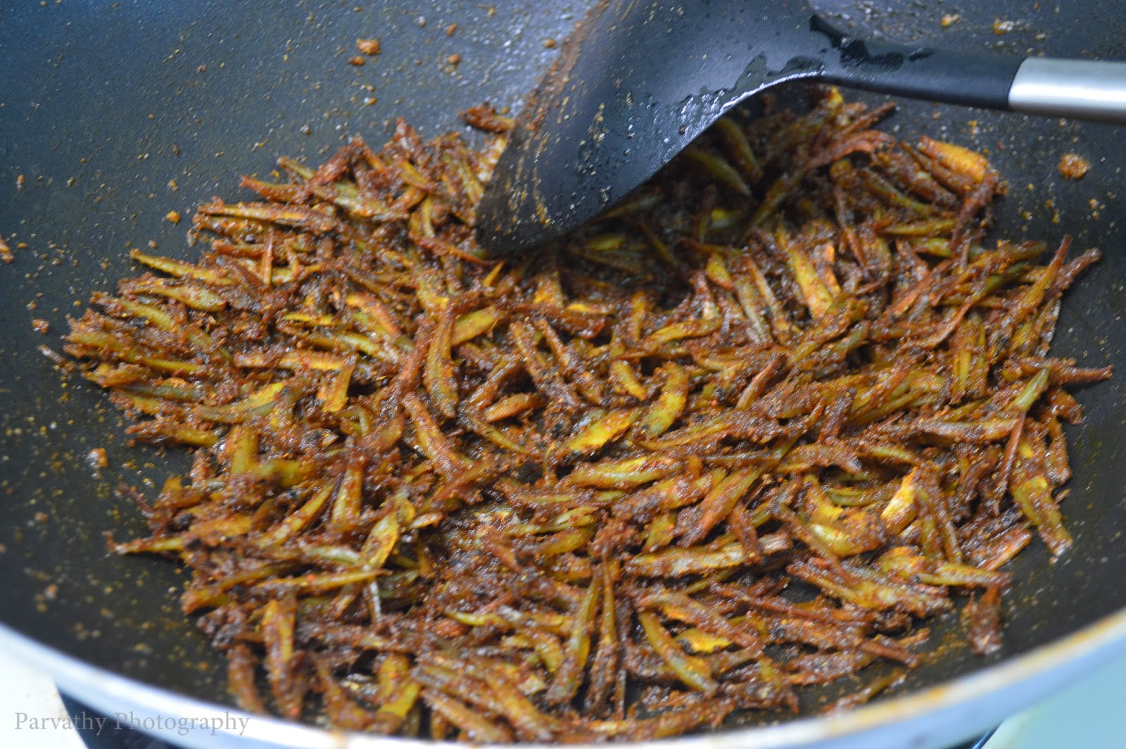 Paru's Kitchen: Nethili Meen Varuval | Anchovies Fry Recipe