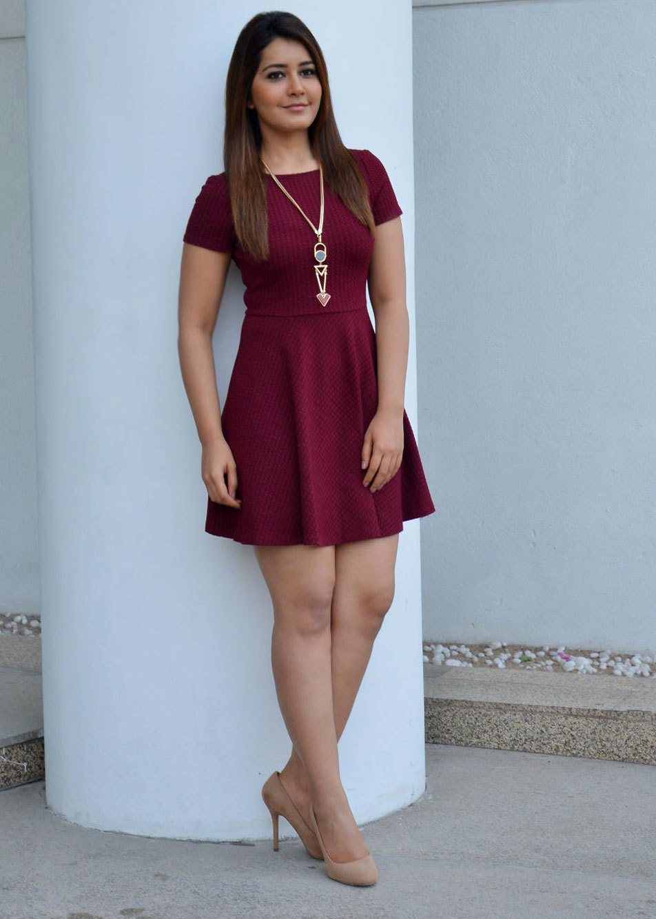 Milky Hot Thighs & Legs of Indian Celebs : Raashi Khanna's Great Milky ...