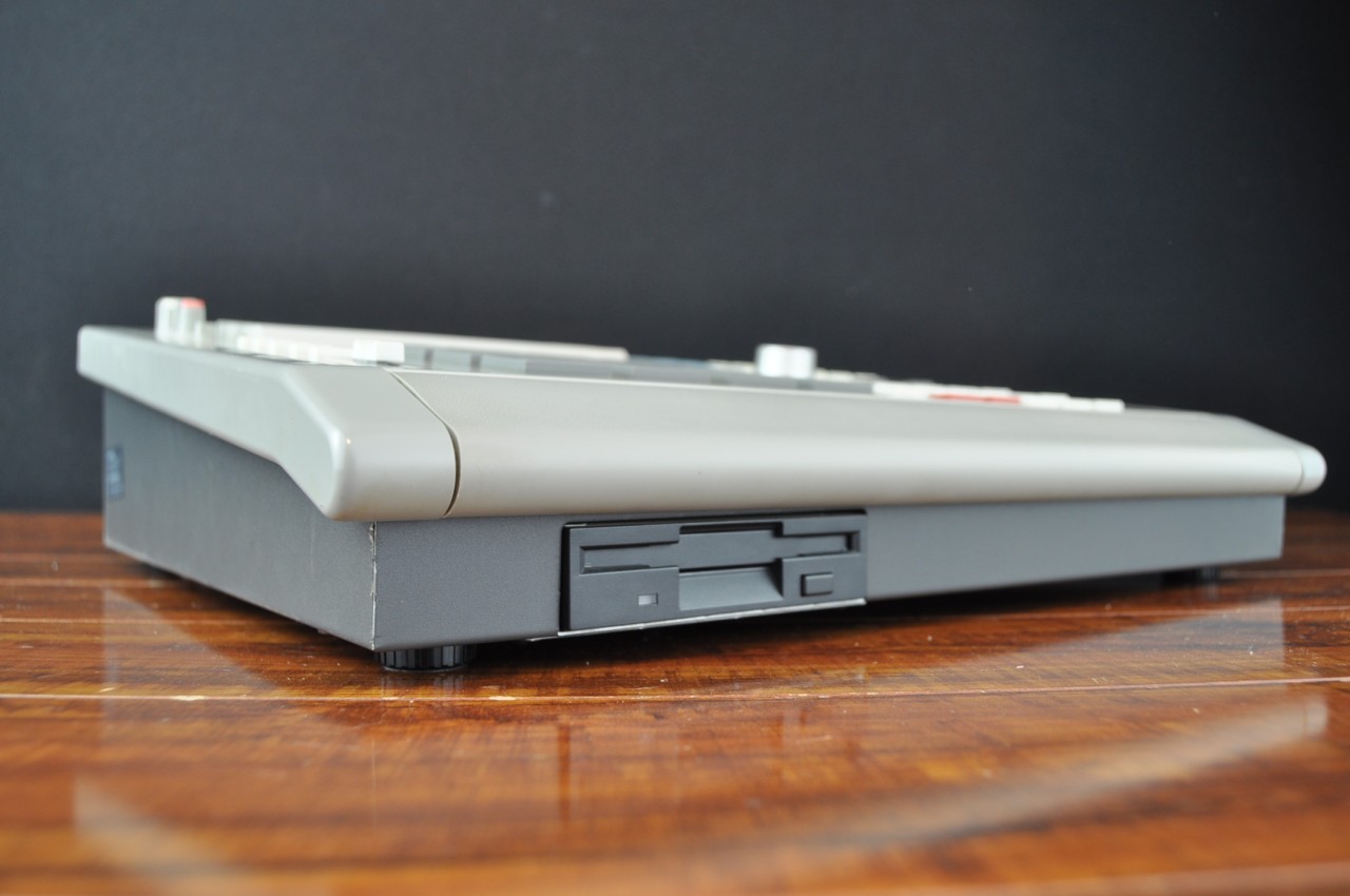 MATRIXSYNTH: AKAI Roger Linn MPC 3000 SN 89425-00143