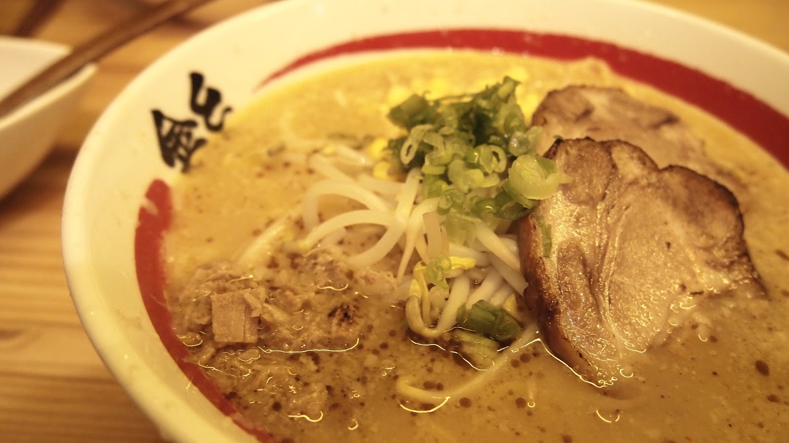 three purple plates: kinton ramen