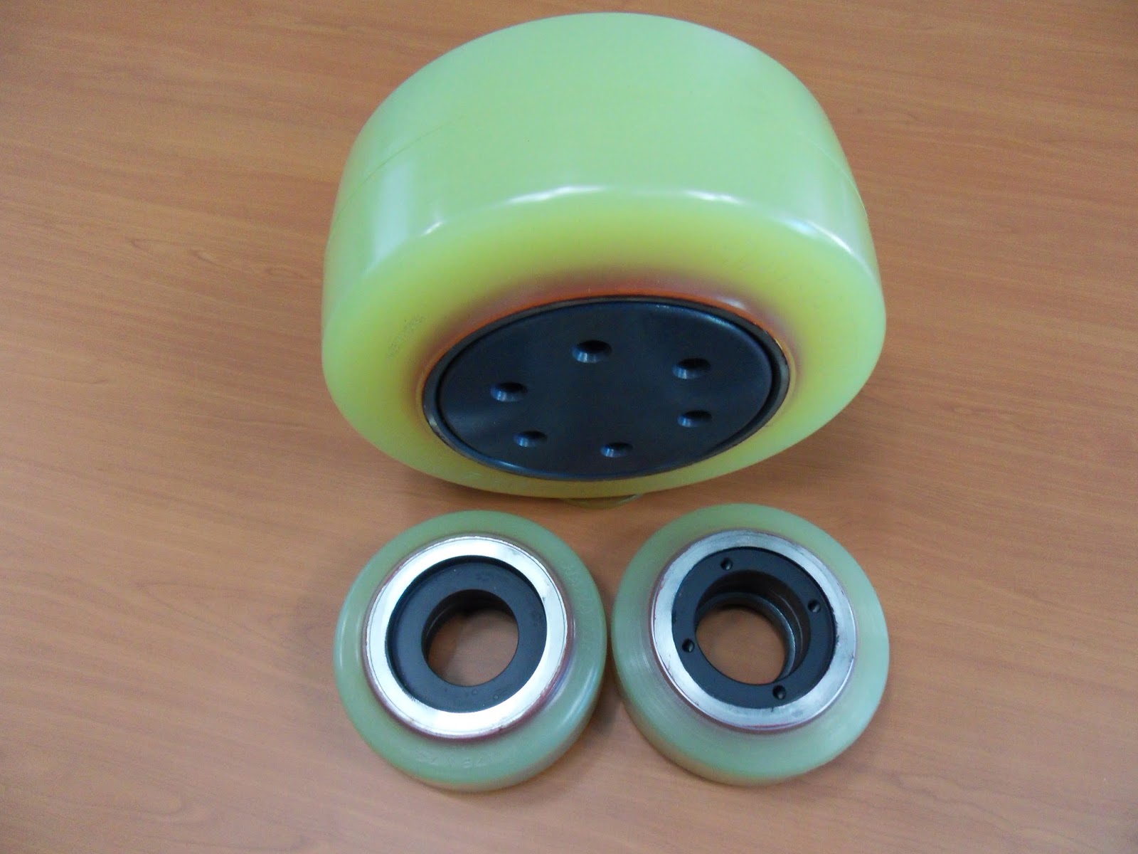 Forklift Urethane Tire Total Solution HANA TIRE: TOYOTA REACH TRUCK ...