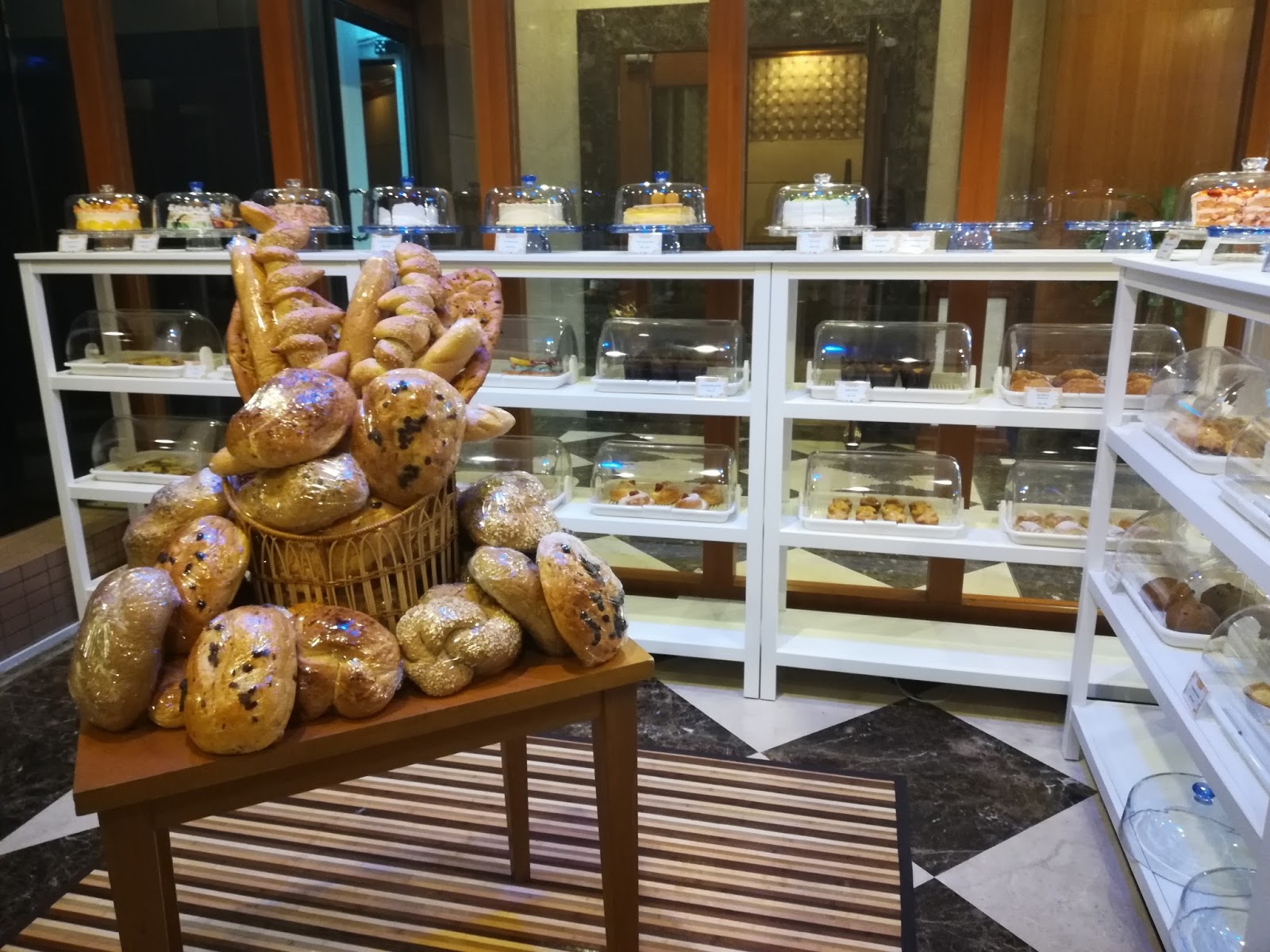 Kedai roti Muzz's Gourmet tarikan terbaru Seri Pacific Hotel Kuala ...