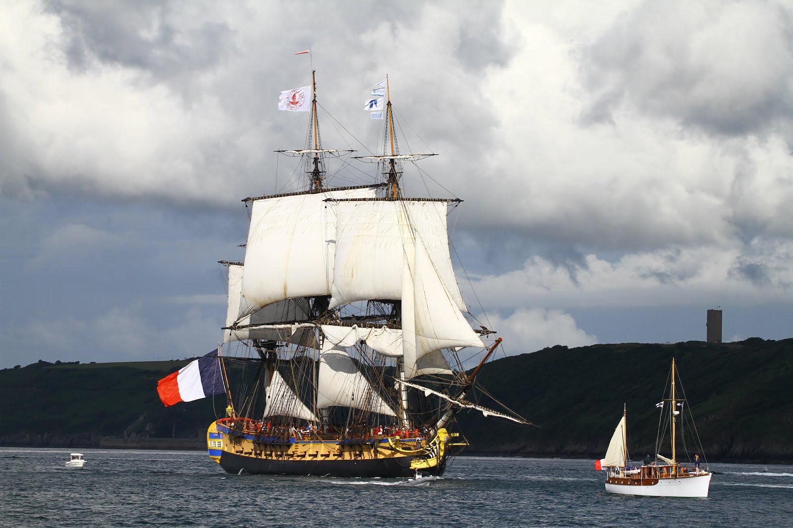 L’Hermione est de retour à Rochefort, les visites reprennent. Tout un ...