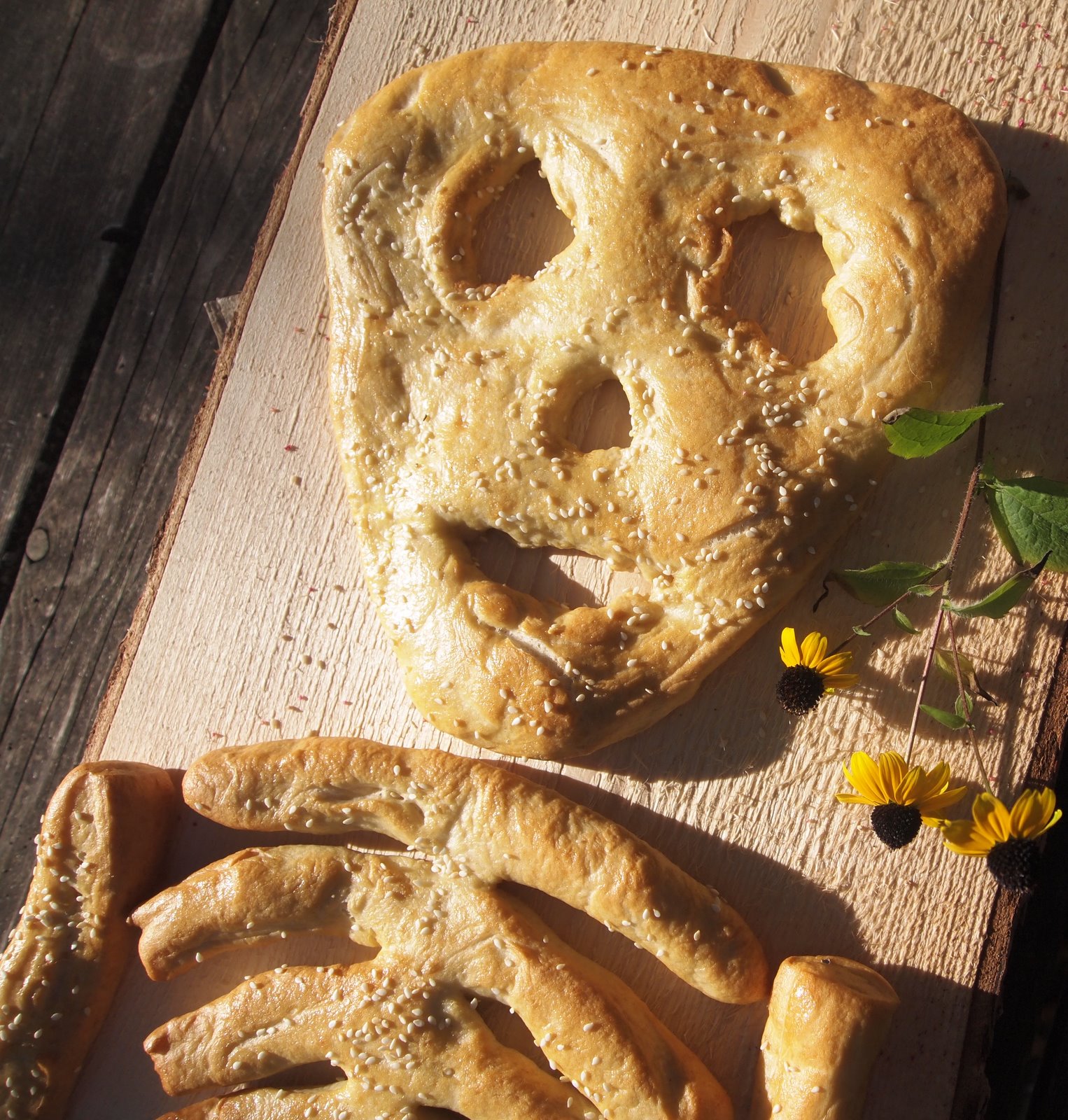 Eve's Little Earthlings: Happy Halloween Skeleton Bread