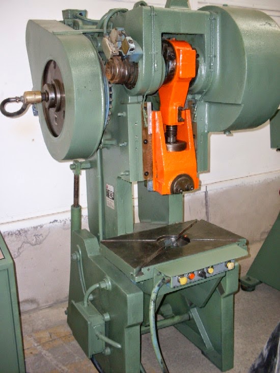 PROCESO CONFORMACIÓN DE METALES: PRENSA EXCÉNTRICAS E HIDRÁULICAS