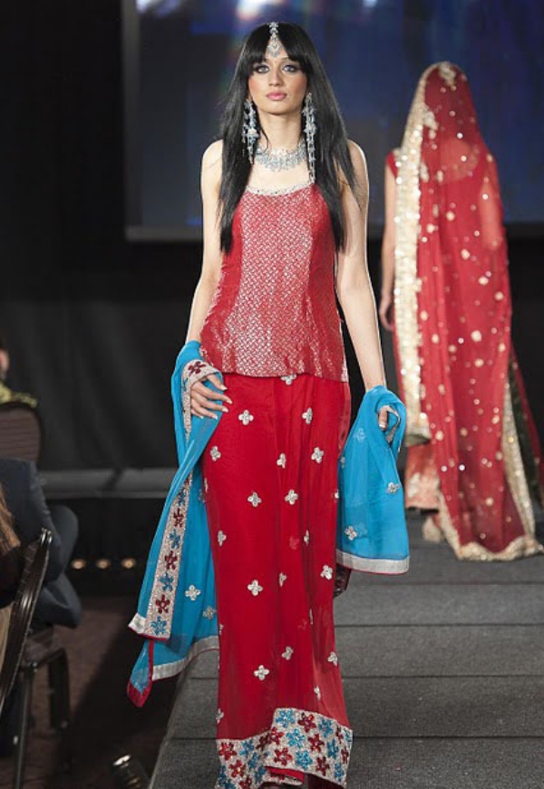 MiX FasHioN: Latest Dubai Fashion Dress