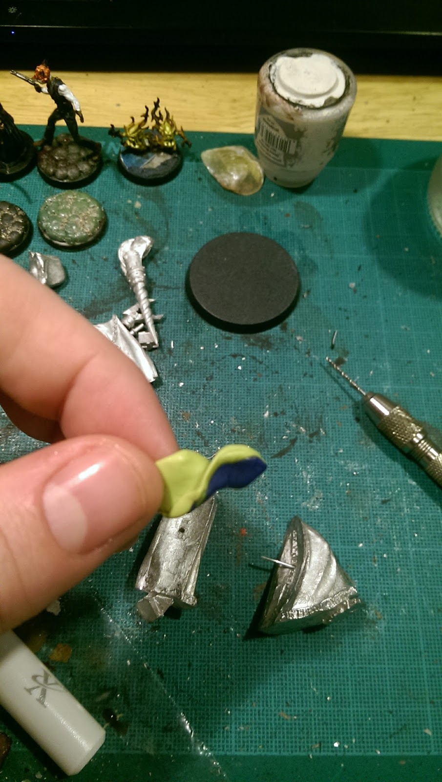 Pinning Minis - Delphan Gruss Construction