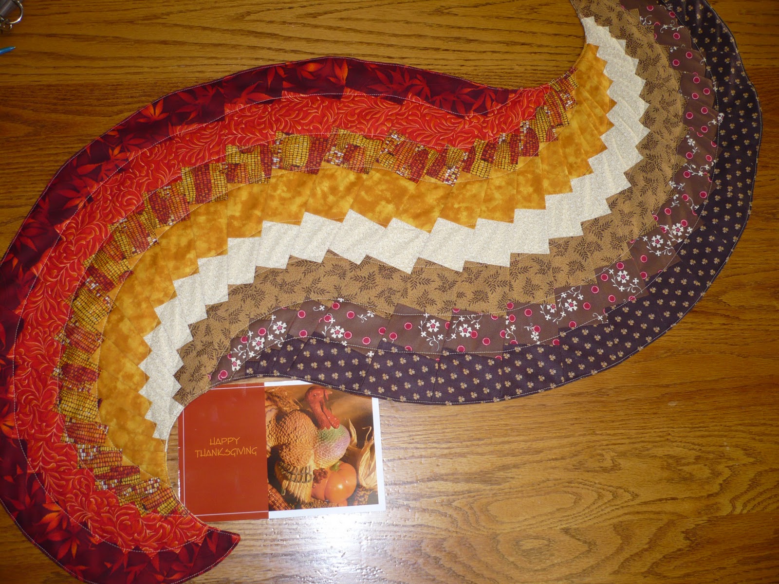 DianeLoves2Quilt: Completed Spiral Table Runner