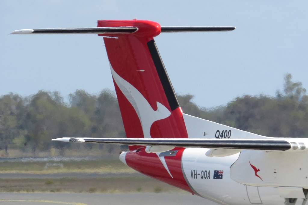 Central Queensland Plane Spotting: QantasLink Dash-8-Q400 VH-QOA First ...
