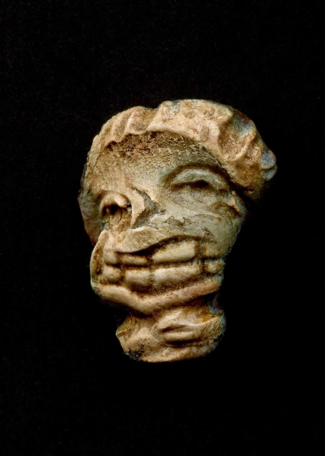 Hidden Missives: grinace