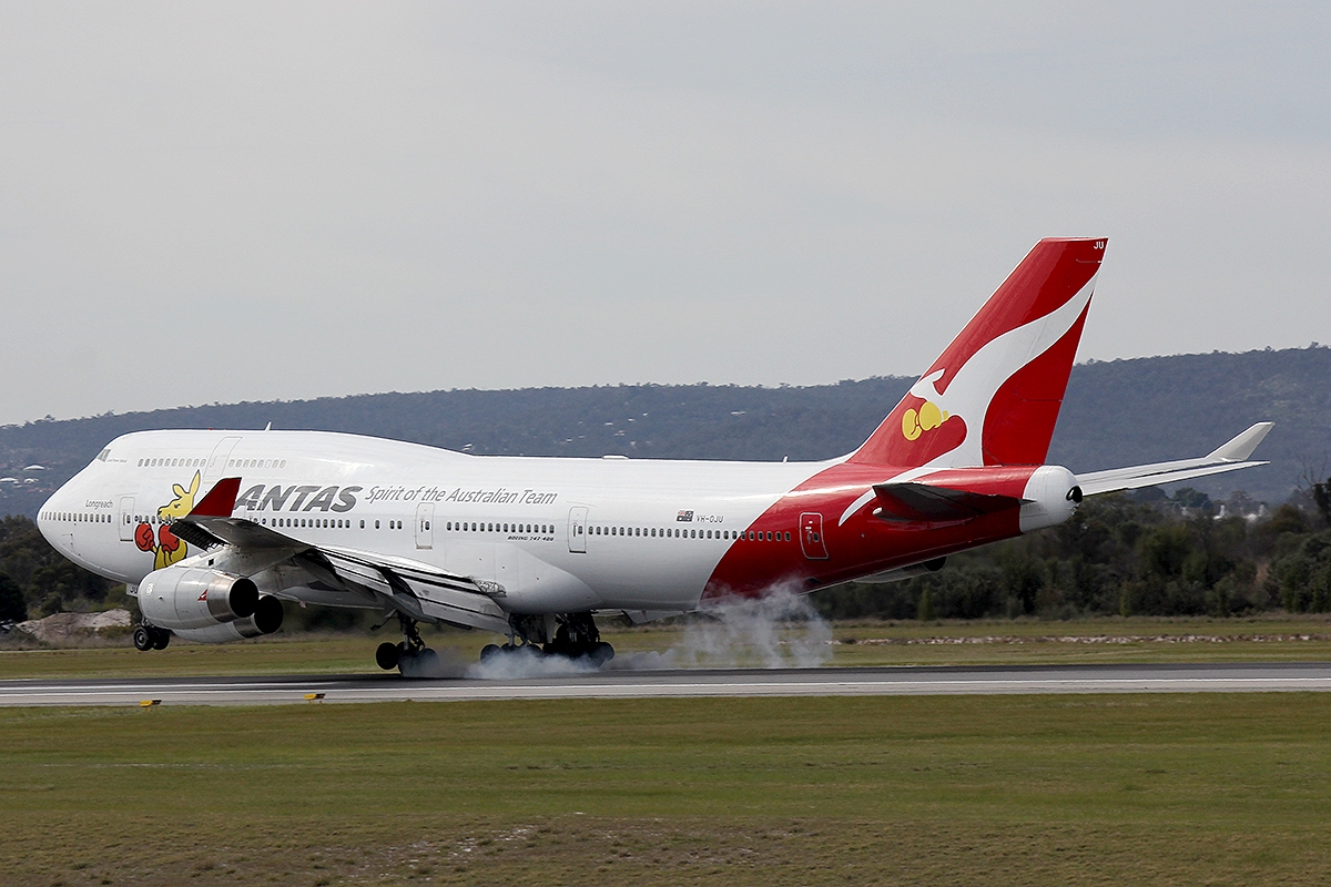 Perth Airport Spotter's Blog: Qantas's B747-438 'Spirit of the Olympic ...
