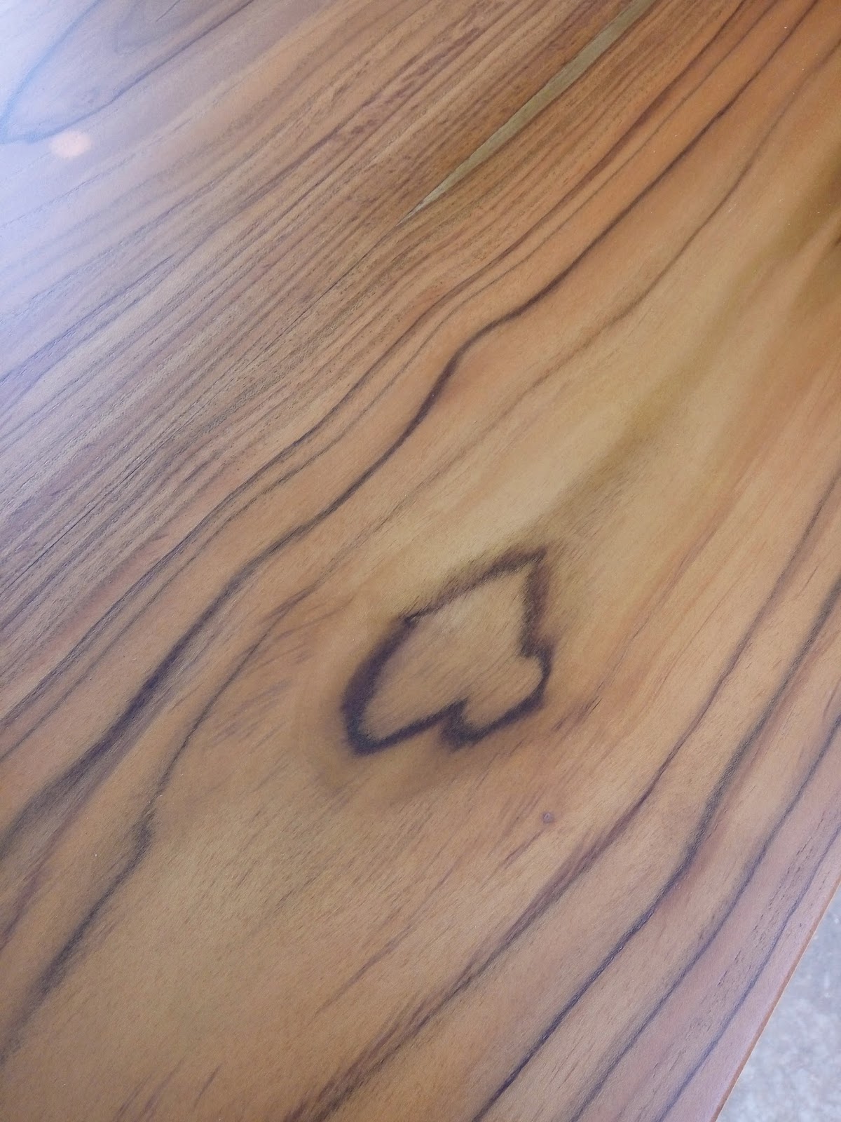 KEINDAHAN SERAT KAYU JATI