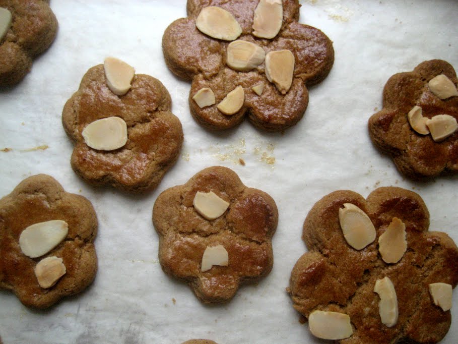jelly, peaches and ice-cream: Dutch Speculaas Biscuits