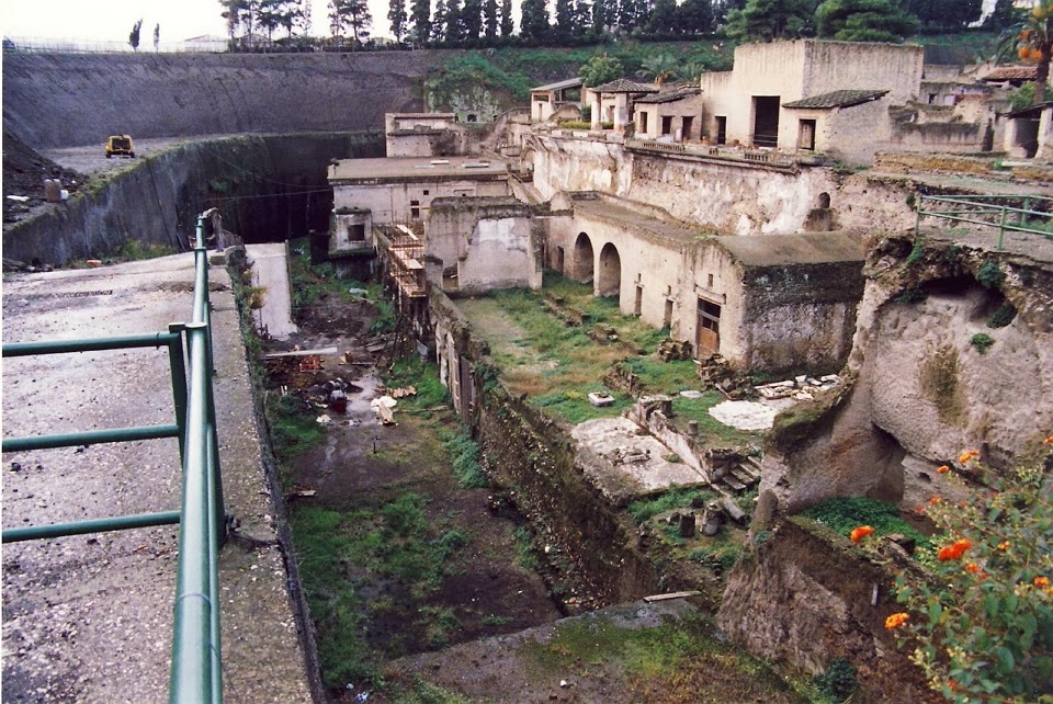 Mute the silence: Let's see, what happened in Pompeii and Herculaneum ...