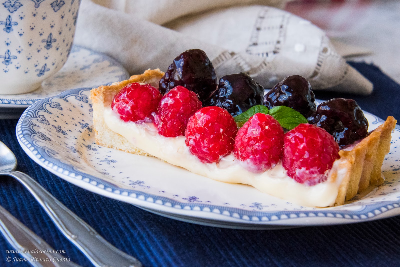 Tarta de crema y fruta fresca
