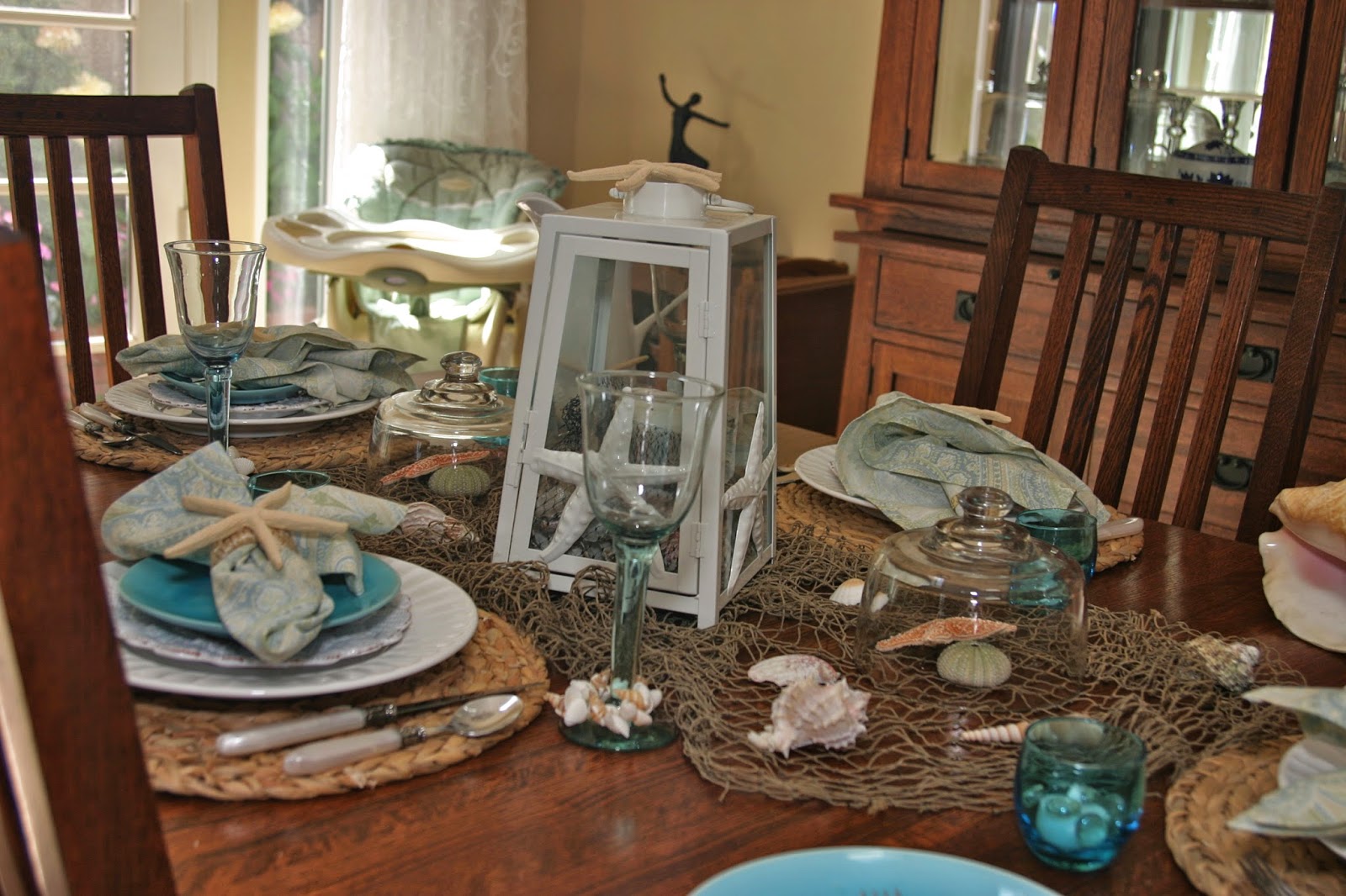 The Magic Hutch: A Beachy Tablescape....Finally