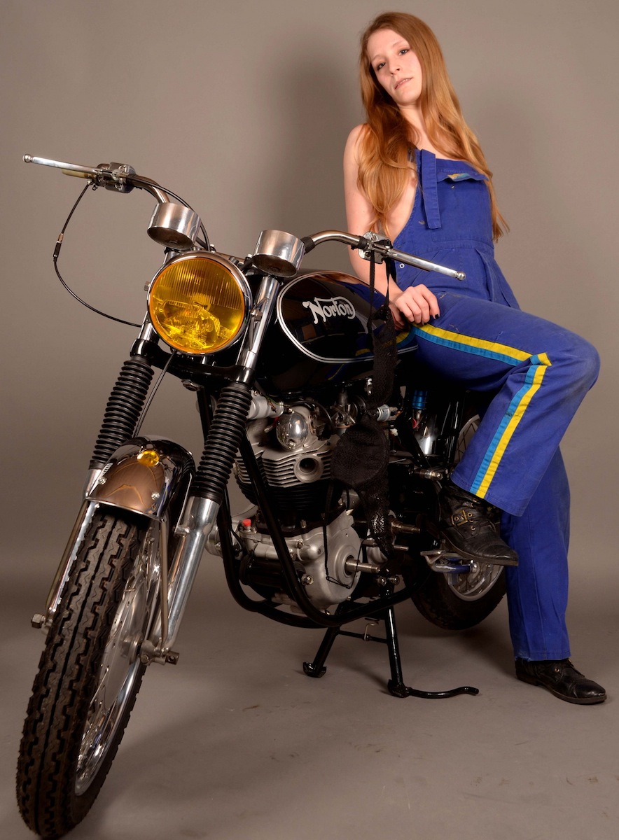 Commando Girl - Inazuma café racer