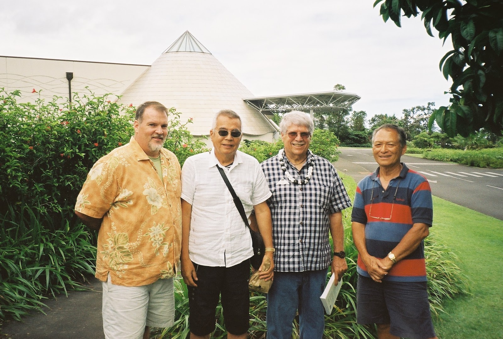 be great.: Finding 'life colors" with Mr.Izukura: Hilo (7/31)