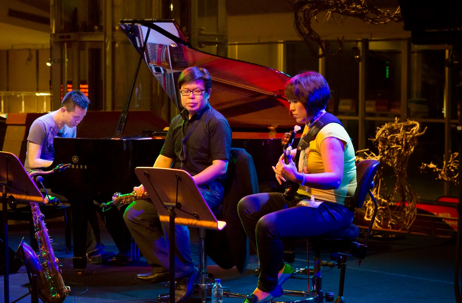 Singapore Night Live: Tze Toh Wendy Phua and Teo Boon Chye. Galloping ...