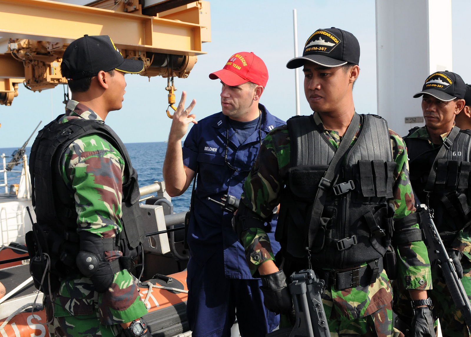 Awak Kapal Perang TNI AL dan U.S. Navy Gelar Latihan VBSS | Pertahanan ...