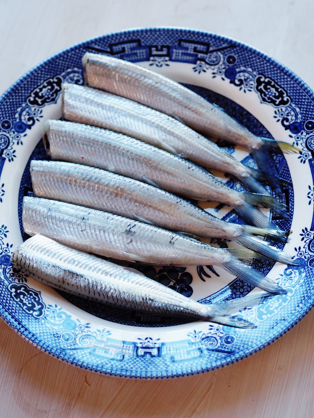 Fried garfish with cauliflower 'skordalia' (Τηγανητα Ζαργανα με ...