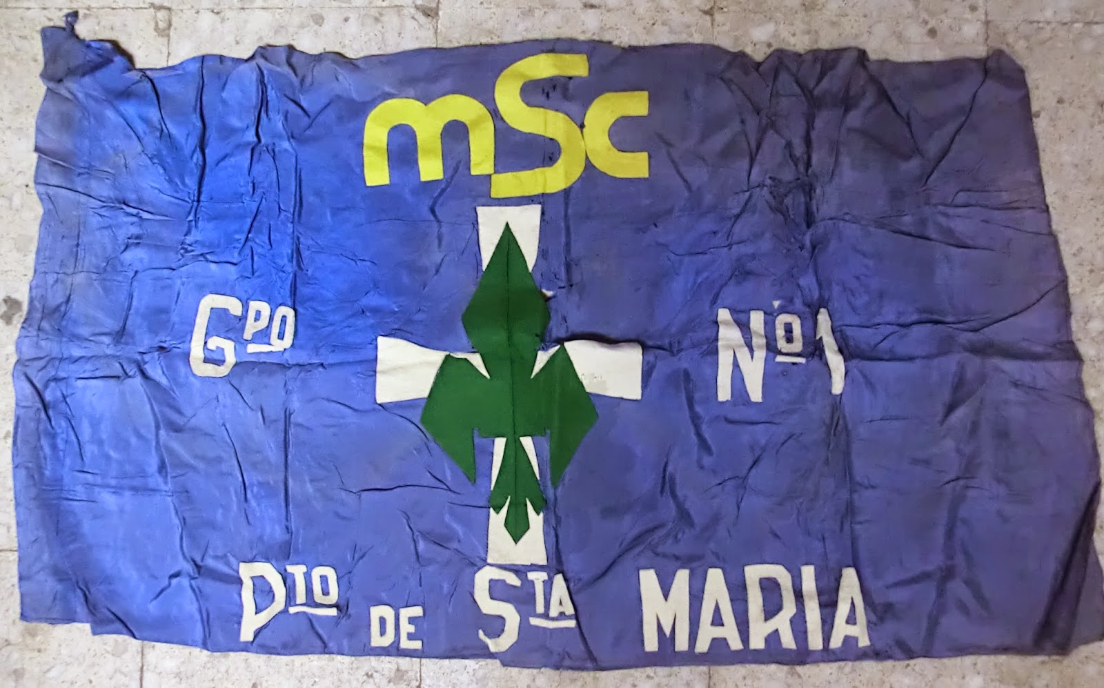 Mis vivencias scouts: Banderas y banderines del Grupo 1