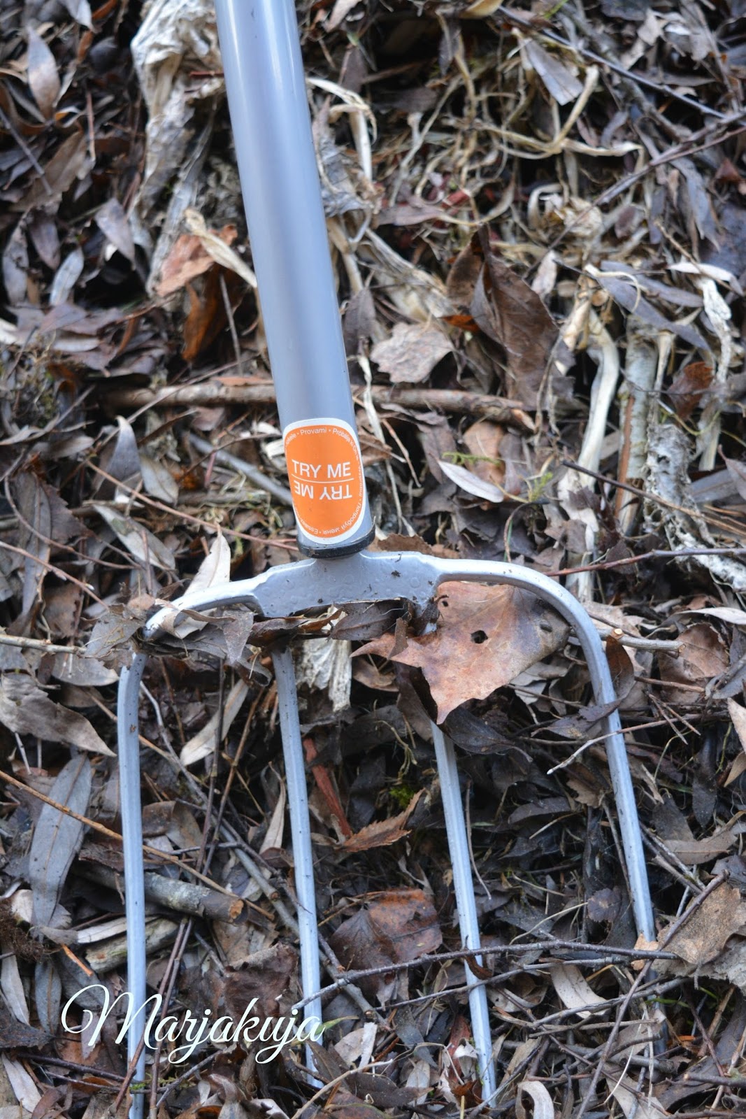 Fiskars Kompostitalikolle käyttöä - SISUSTUS & LIFESTYLE -blogi | www.marjakuja.fi