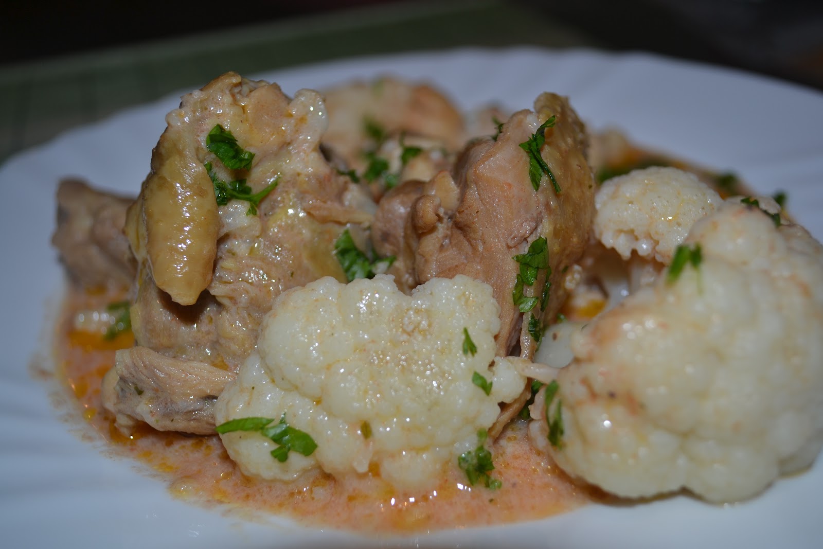 Myra's kitchen: Mancare de pui cu conopida