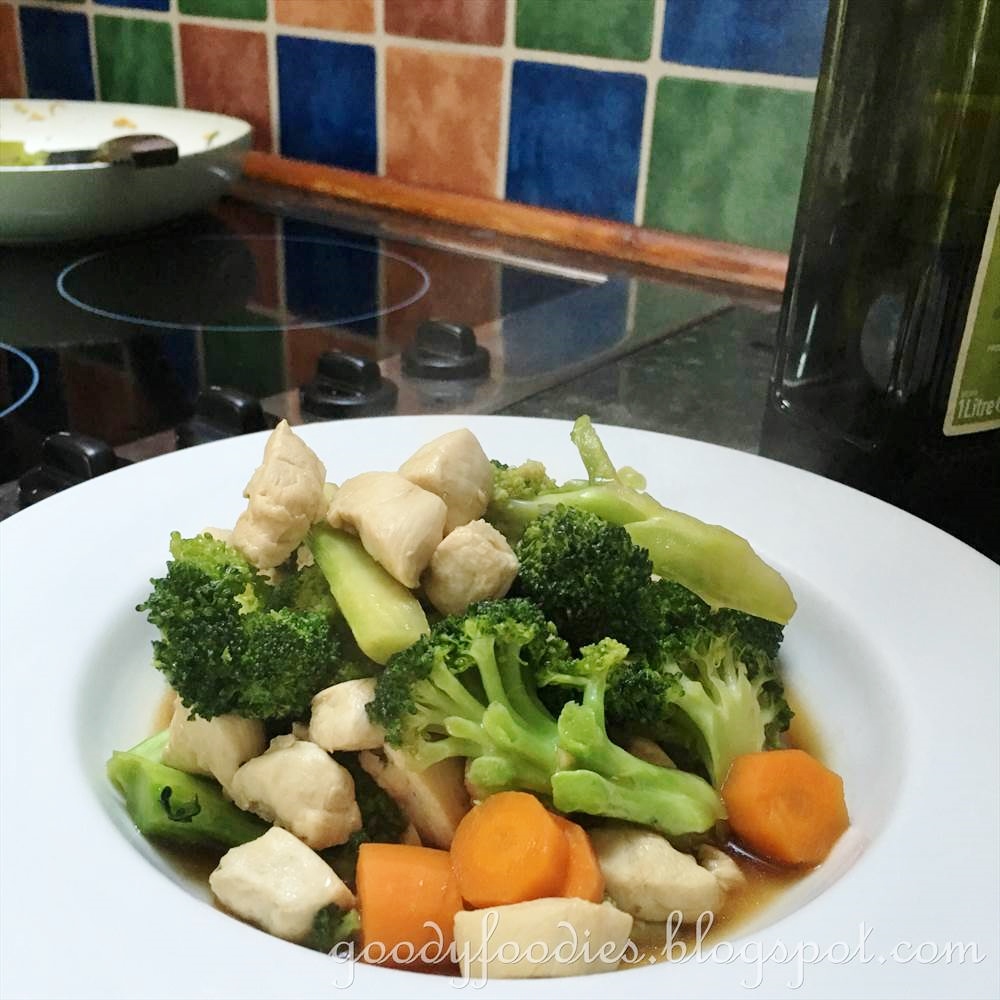 GoodyFoodies: Recipe: Stir fried chicken with broccoli and carrots