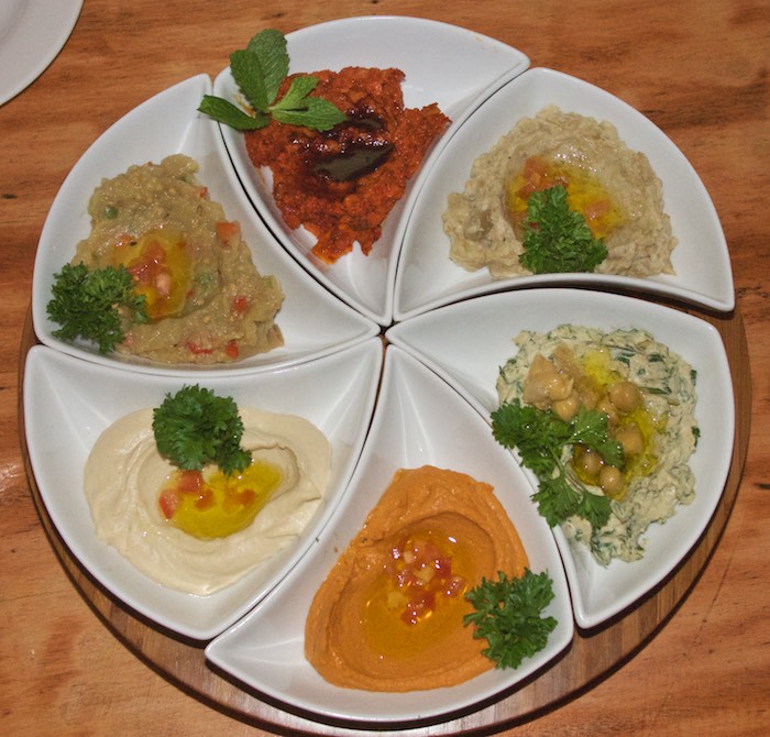 Food Hunter's Guide to Cuisine: Au Za'atar: A Must Try Restaurant In ...