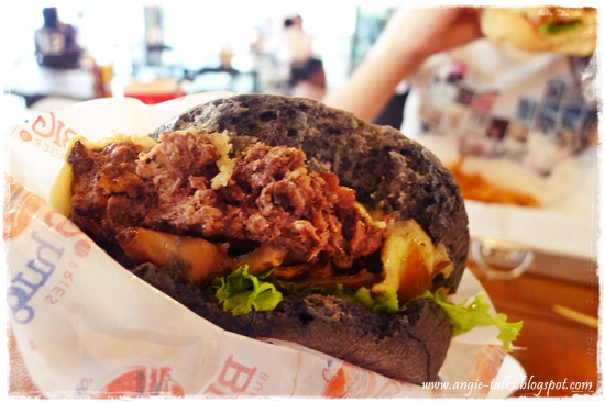 ♥ Angie-Talks ♥: Big Hug Burger @ Subang Square, Ss15