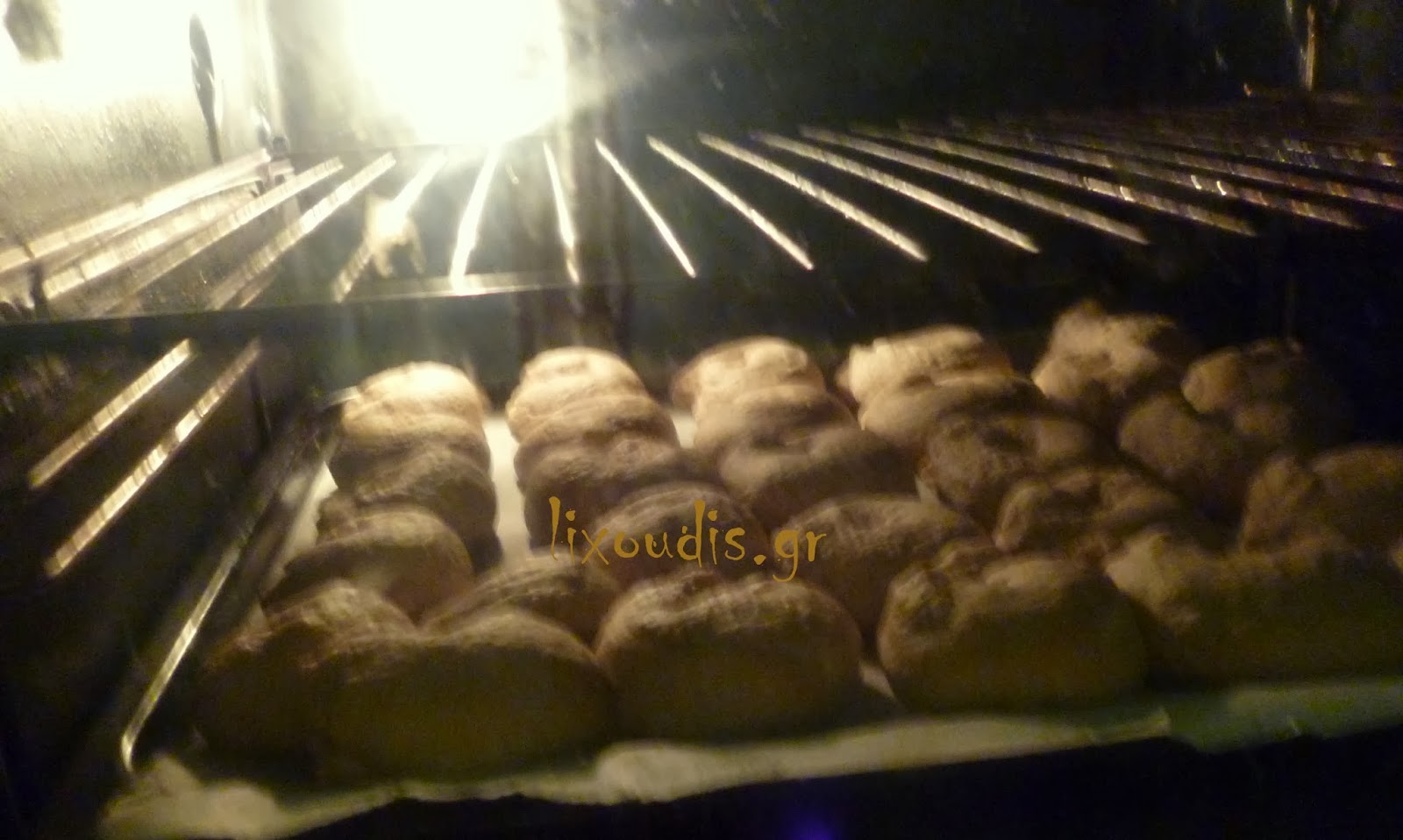 lixoudis(λιχουδης): lixoudis.gr//Αφρατα κουλουράκια με τζίντζερ και κανελα