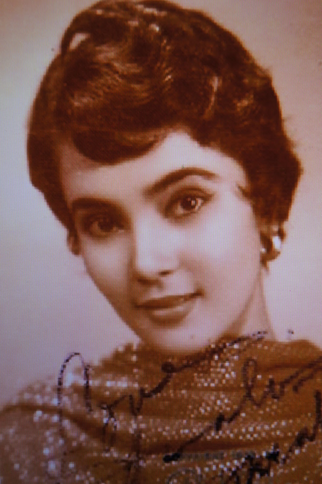 MISS AMALIA FUENTES OWNS: Queen Of Philippine Movies, Superstar, Star ...