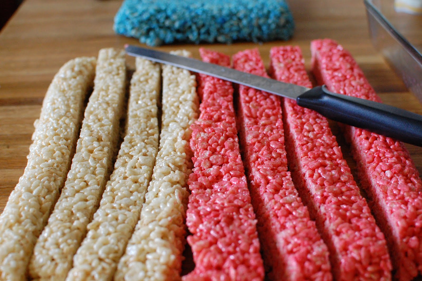 *Random Thoughts of a SUPERMOM!*: Red, White, and Krispy Treats