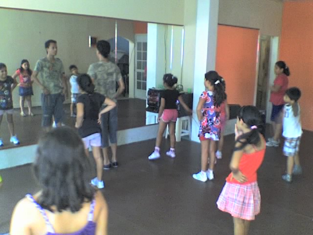 Bamboleo Dance Escuela de Baile: CLASES DE BAILE - Niños